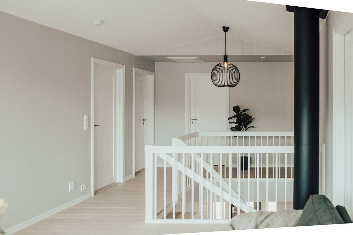 Slik finner du riktig hvitfarge på døren din | Obsbygg.no